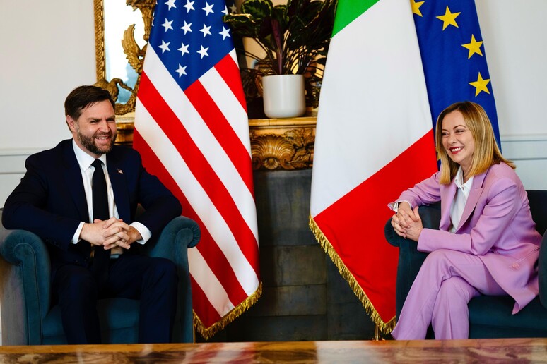 Incontro a Palazzo Chigi: Meloni riceve il Vicepresidente USA Vance, si rafforza la cooperazione ...