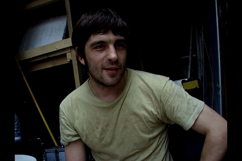 Libero – Sempre Comunque Mai: Un Ritratto Intimo di Libero De Rienzo ...