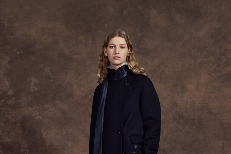 Ferragamo Pre-Fall 2026: Maximilian Davis traccia una rotta tra l ...