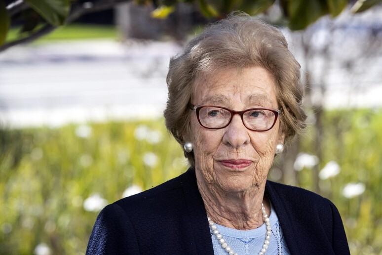 Addio a Eva Schloss, sorellastra di Anna Frank: una vita dedicata alla ...